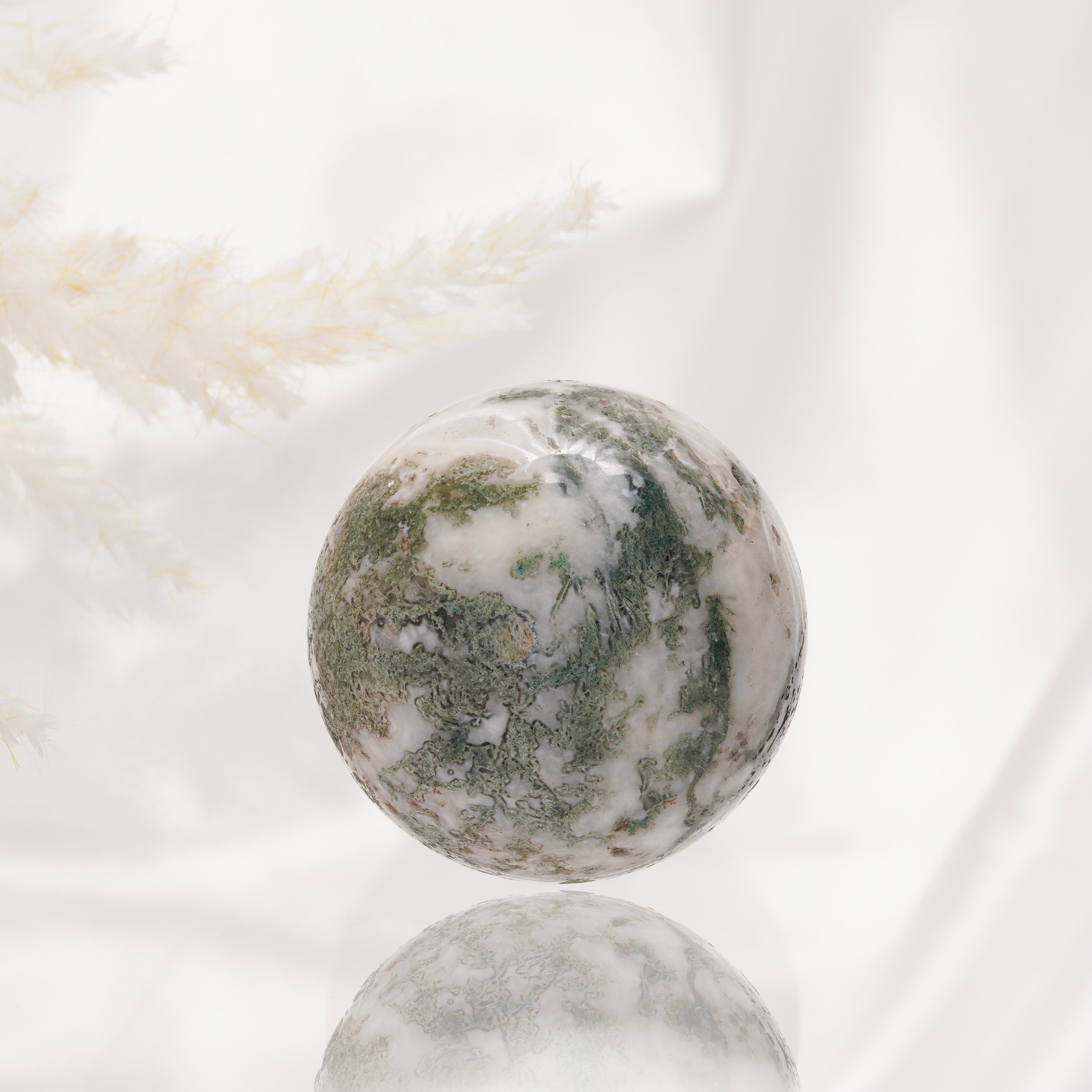 Snow Moss Agate Crystal Ball (rare) – Beau Life Switzerland